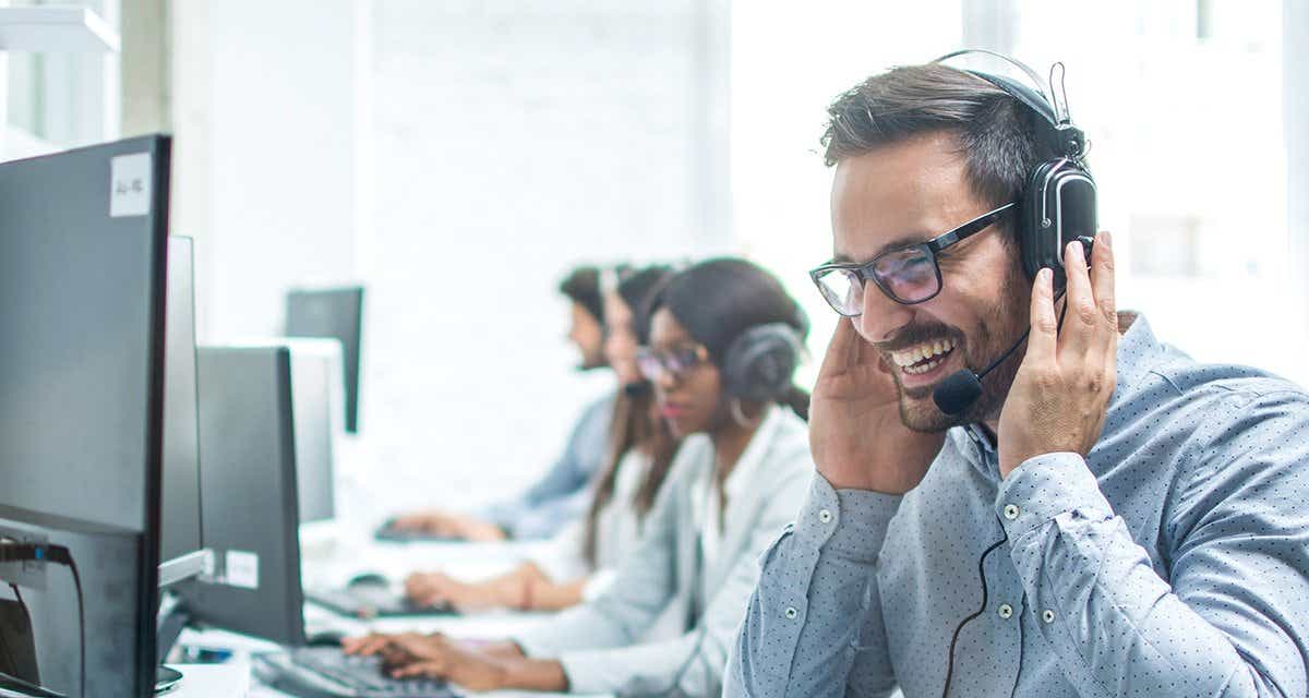 Body Language Matters: Visual Clues for Better Customer Support | UJET